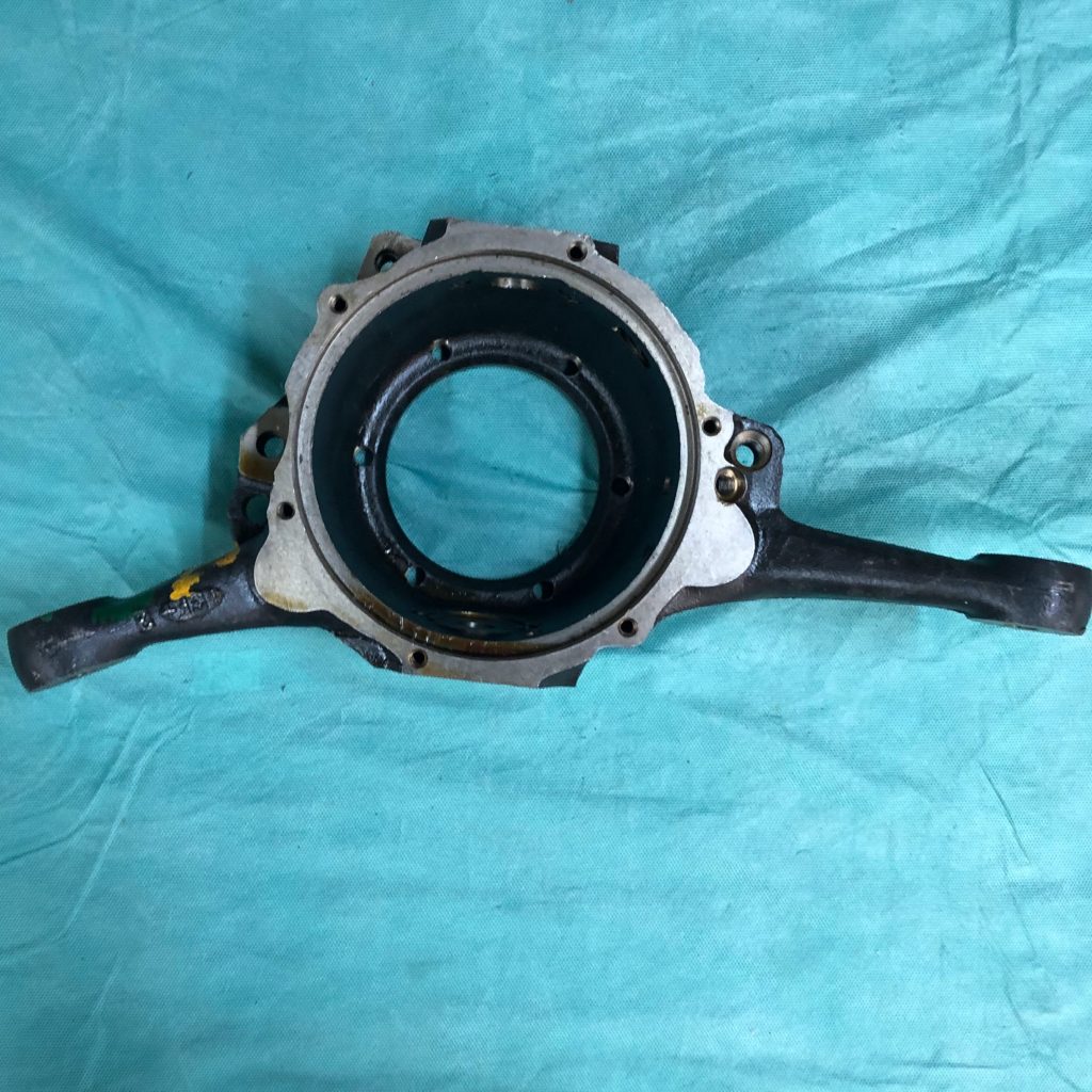 Land Rover Defender Swivel Pin Housing | FTC2529 – Series Magic