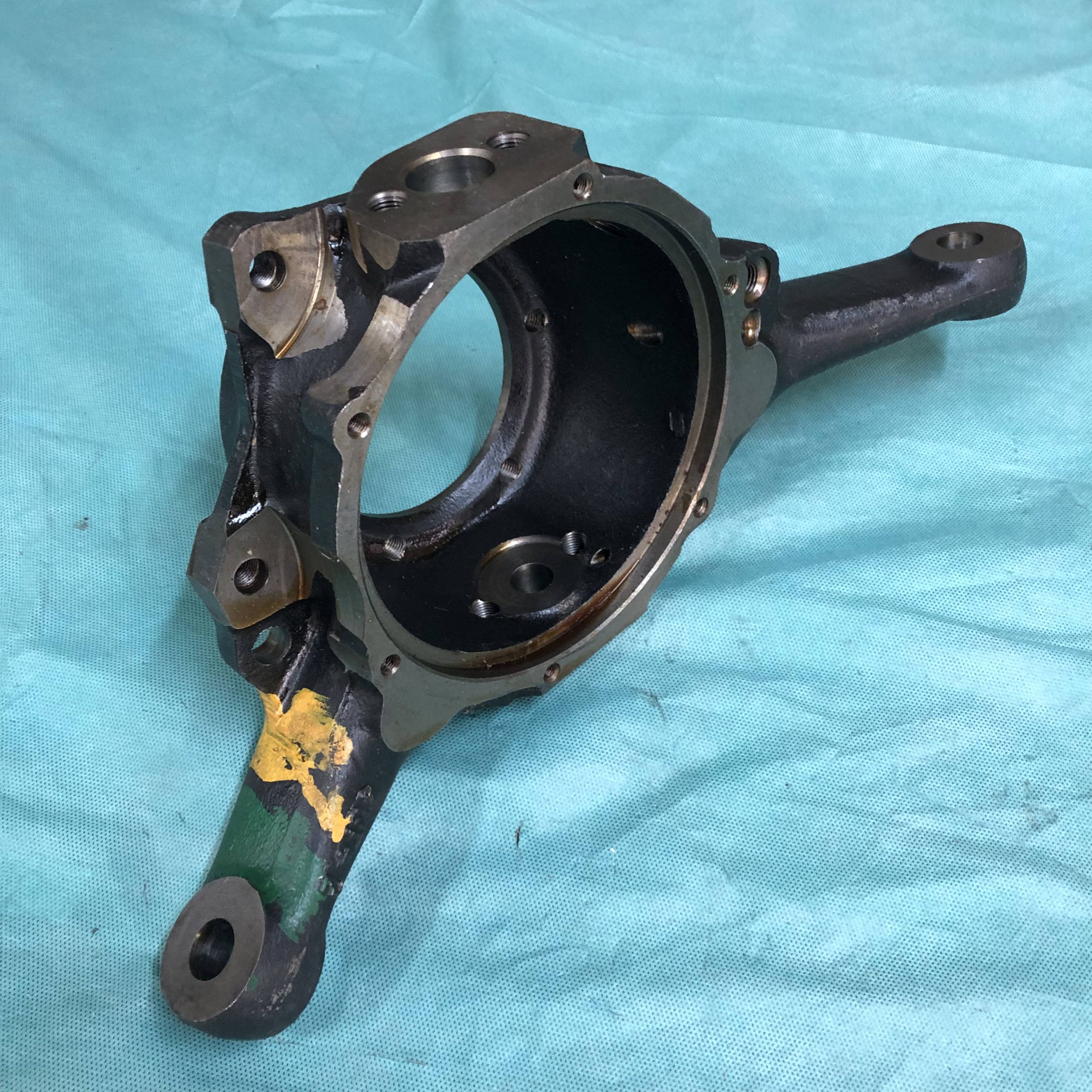 Land Rover Defender Swivel Pin Housing | FTC2529 – Series Magic